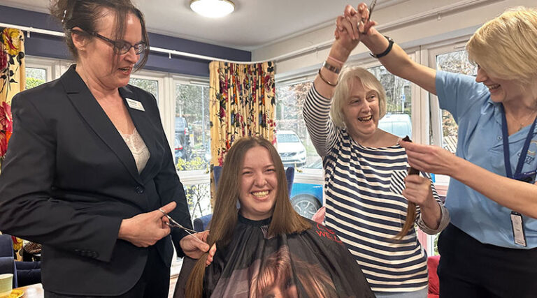 Hairo’ Gillian Helps Dementia Care Companion Laura Lose Her Locks For ...