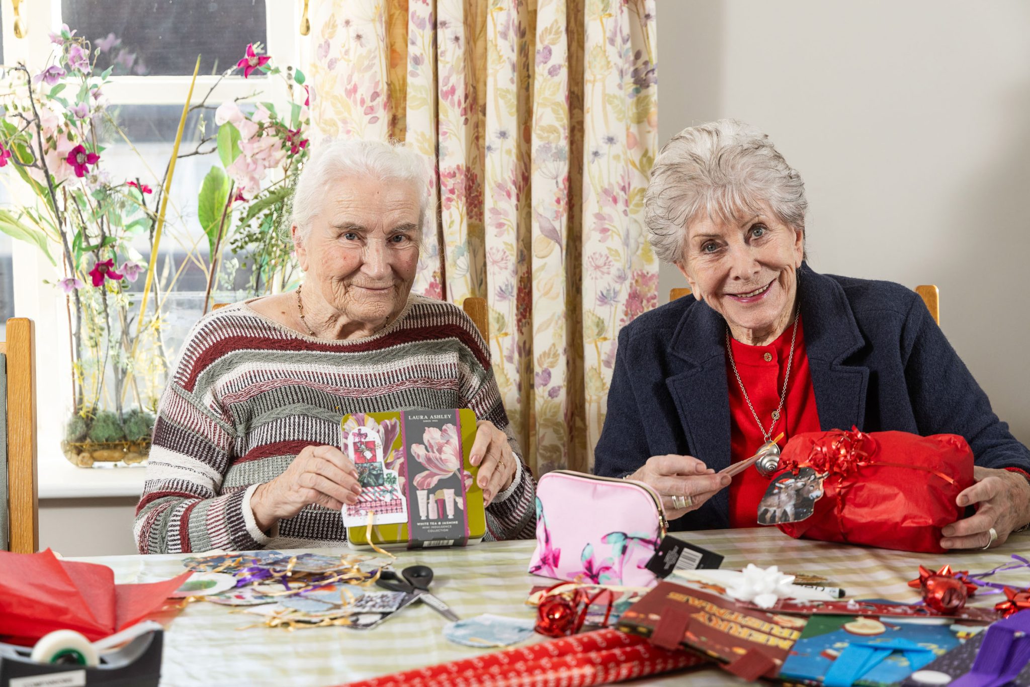 TV’s Valerie Singleton Helps Dorset Care Home Residents ‘Wrap Up’